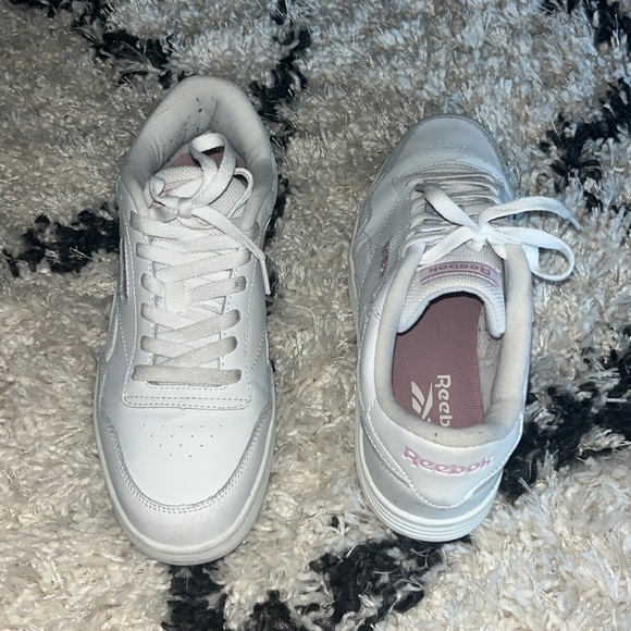 Reebok | Shoes | White Reeboks With Pink Label | Poshmark